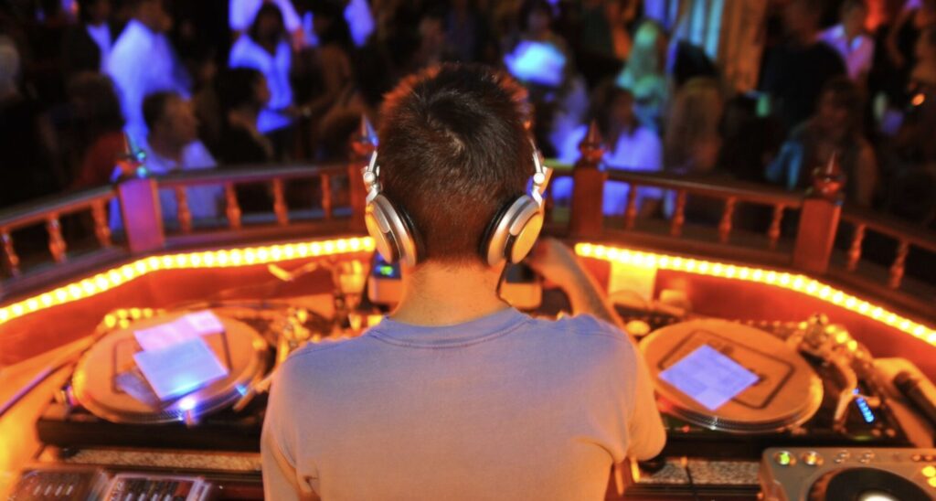 ¿Cuánto gana un DJ en Estados Unidos? - Como vivir del cuento